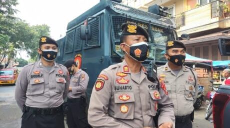 Tekan Laju Covid-19, Polres Lebak Lakukan Penyemprotan Disinfektan ...