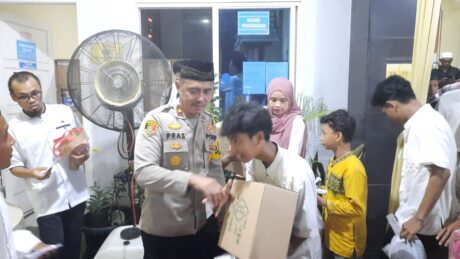 Polsek Matraman and PT BSM Donation 300 Orphans in the Month of ...